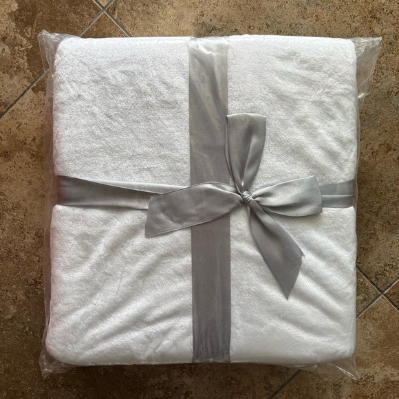 Bella Russo | Bedding | New Bella Russo White Plush Afghan Blanket ...